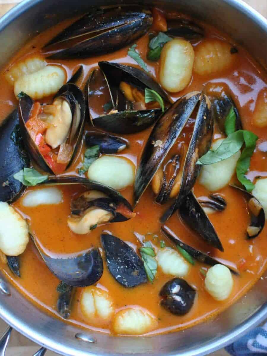 Stout Steamed Mussels - The Perfect Tide