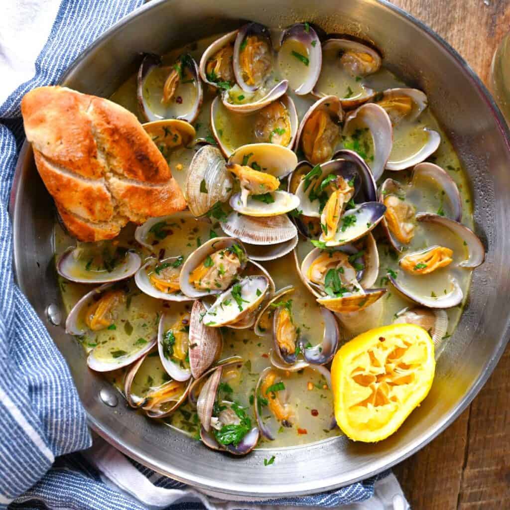 How to Make Steamed Clams in White Wine Sauce - The Perfect Tide